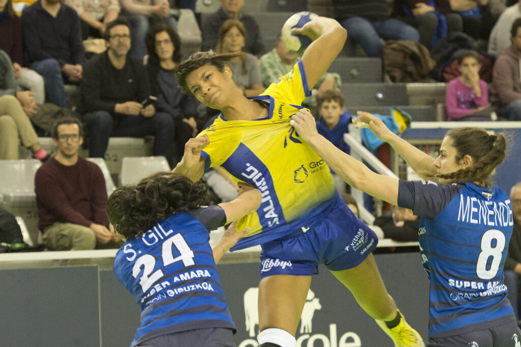 El Rocasa Gran Canaria no puede con el Super Amara Bera Bera (32-25) - Rocasa Gran Canaria